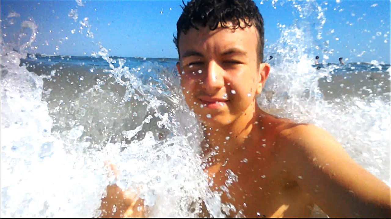 Filmare in Valurile Marii la Plaja Mamaia 2019 - YouTube