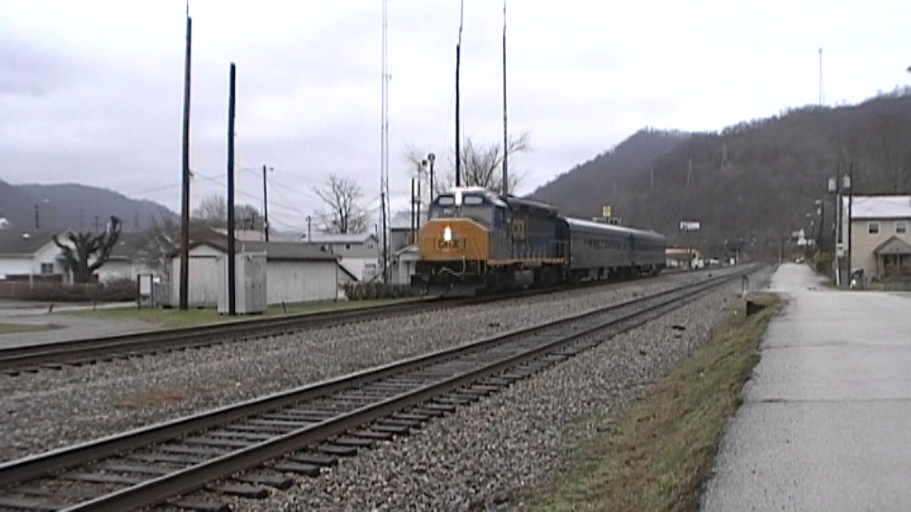 CSX 9969 Leads A Track Geometry Train With Working Gyra-Light - YouTube