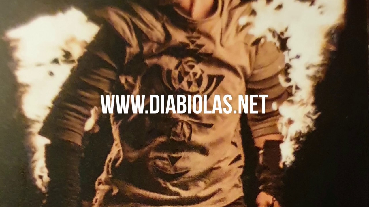 Diabolas : l'artiste de rue qui apprivoise le feu - YouTube