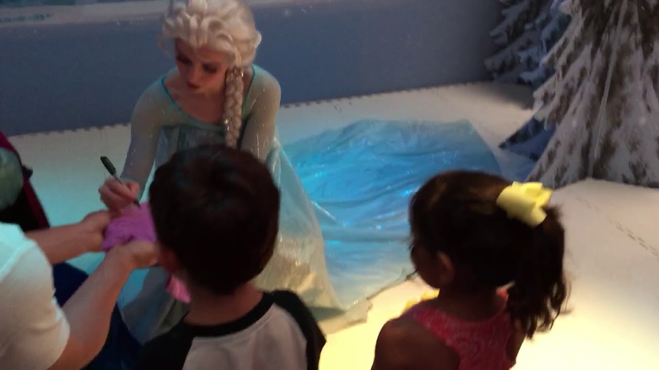 Disney Dream cruise meet Elsa and Anna - YouTube