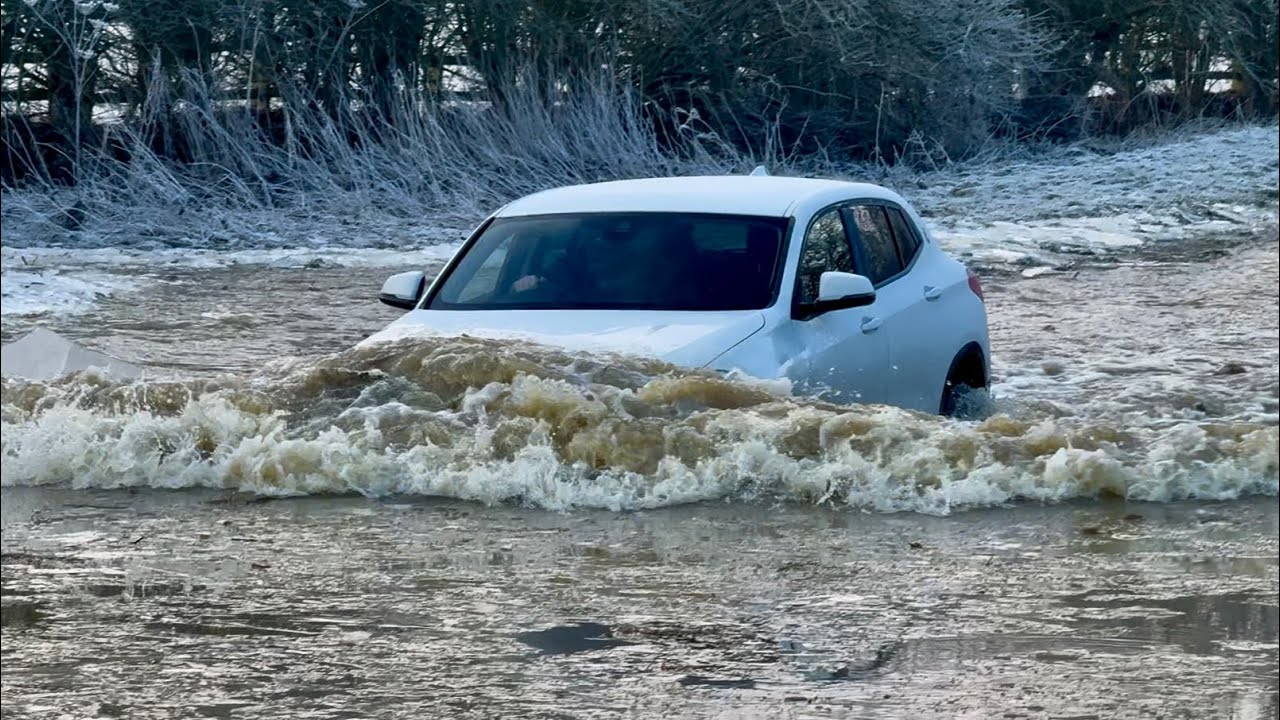 Deep Frozen Flood Water vs Vehicles = Fails?! | Leicestershire Flooding ...