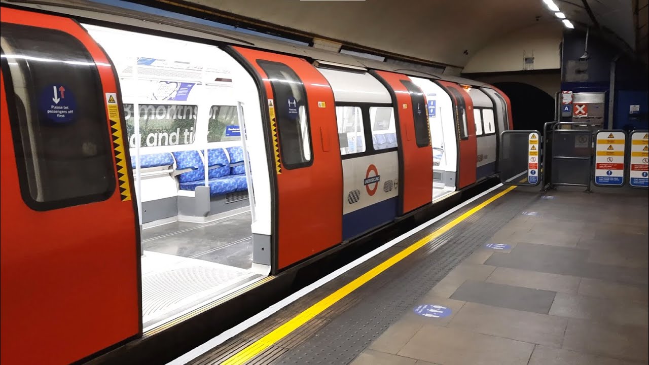 London Jubilee Line 1996 Stock Departing St John's Wood, Jubilee Line ...