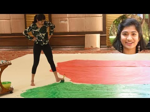 This 18-year-old paints canvas with her feet!