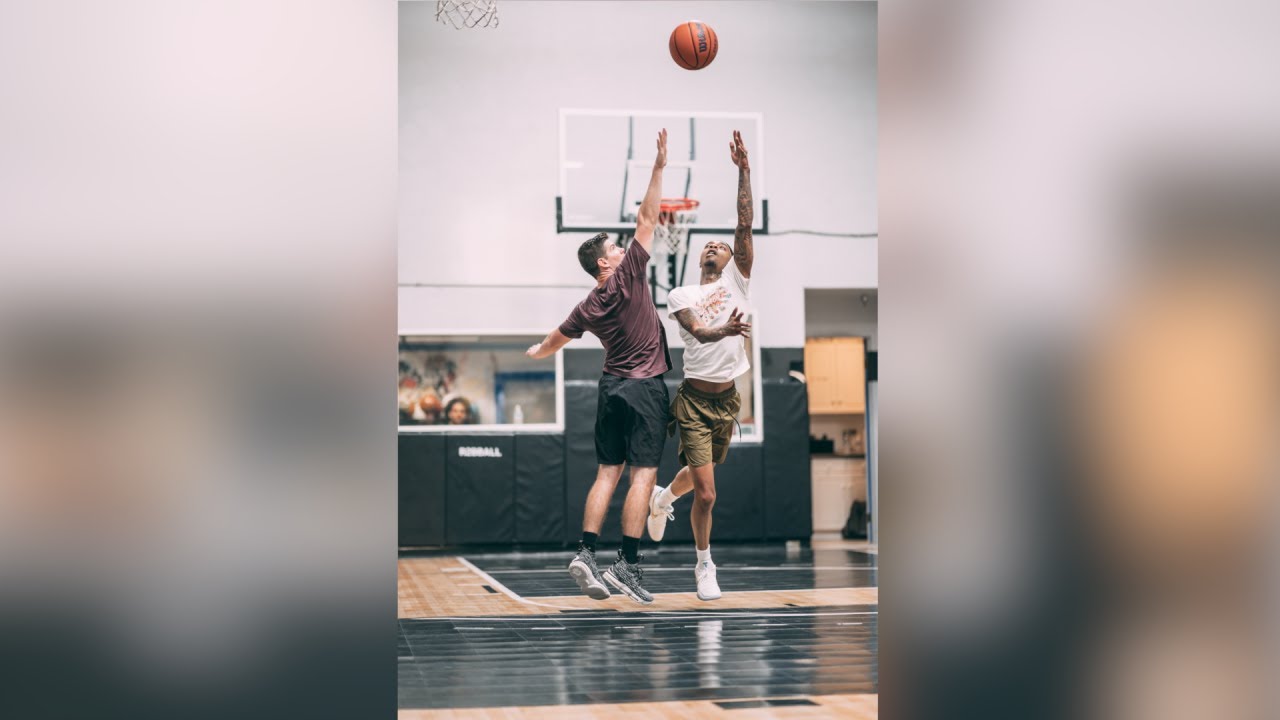 OUTRAGEOUS 1V1 Against Ex D2 Basketball Player! - YouTube