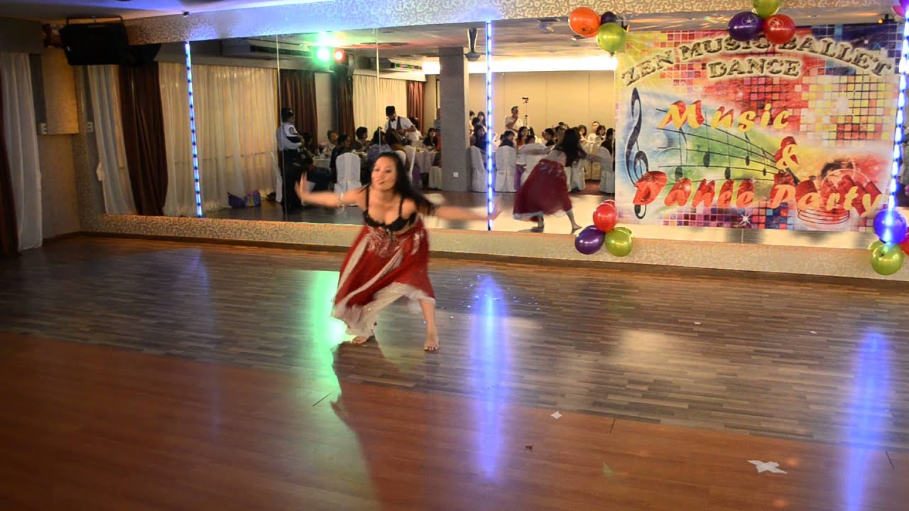 Entrance Of The Star (Belly Dance Superstar) - YouTube