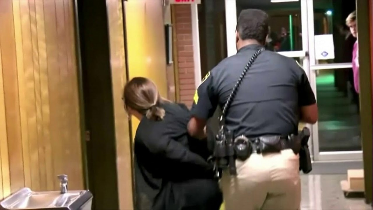 News Update How this US teacher ended up in handcuffs 09/01/18 - YouTube