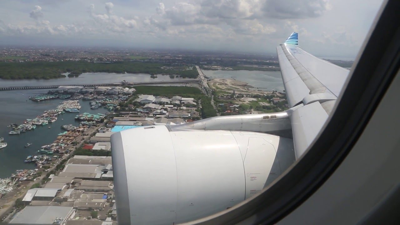Garuda Indonesia PK-GPK landing at Ngurah Rai Airport in Denpasar, Bali ...
