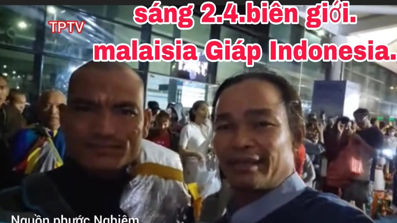 Bà con phật tử rất đông đến cúng dường tăng đoàn ngay bờ sông JoHu ...