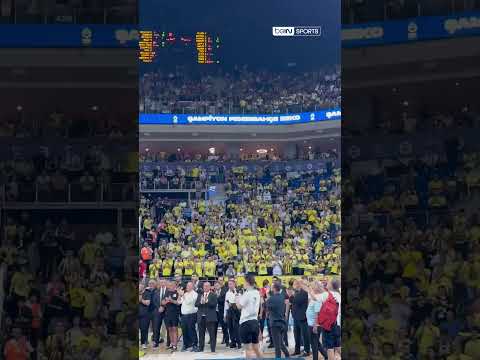 Beşiktaş Fibabanka takımı, Fenerbahçe Beko taraftarları tarafından alkışlandı! #shorts