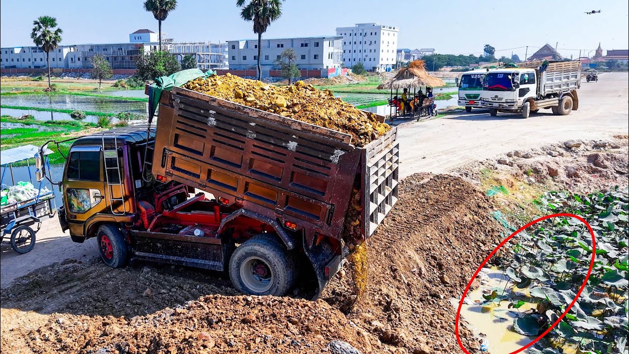 Great job!Best technique skill operator Dozer KOMATSU D31P Pushing ...