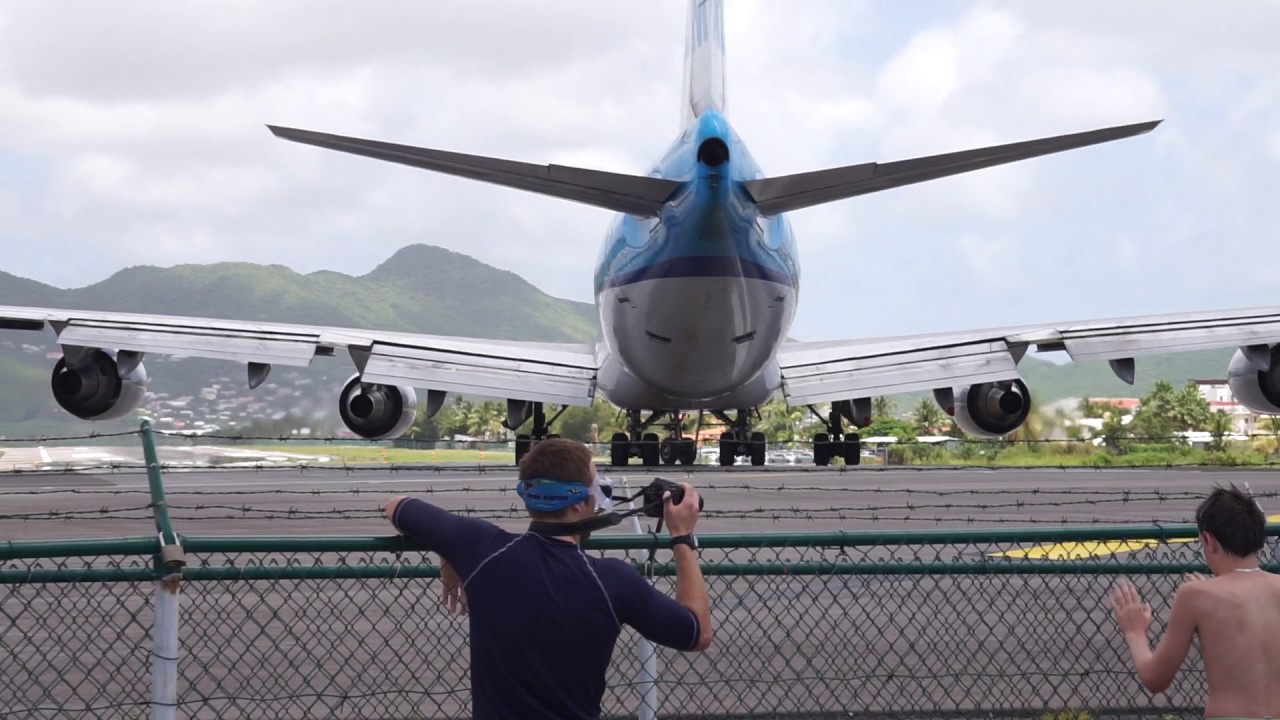 B747 take off from St. Maarten airport - YouTube