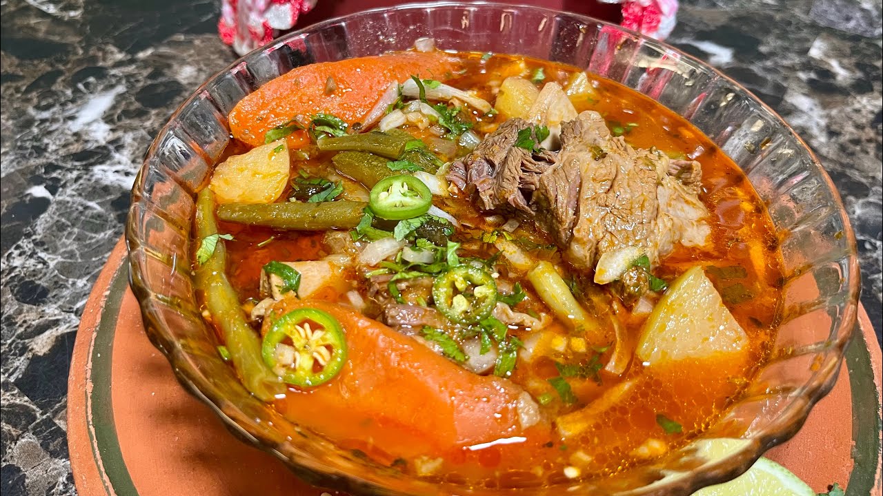 SABROSO CALDO DE RES EN CHILE ROJO/súper delicioso 😋‼️ - YouTube