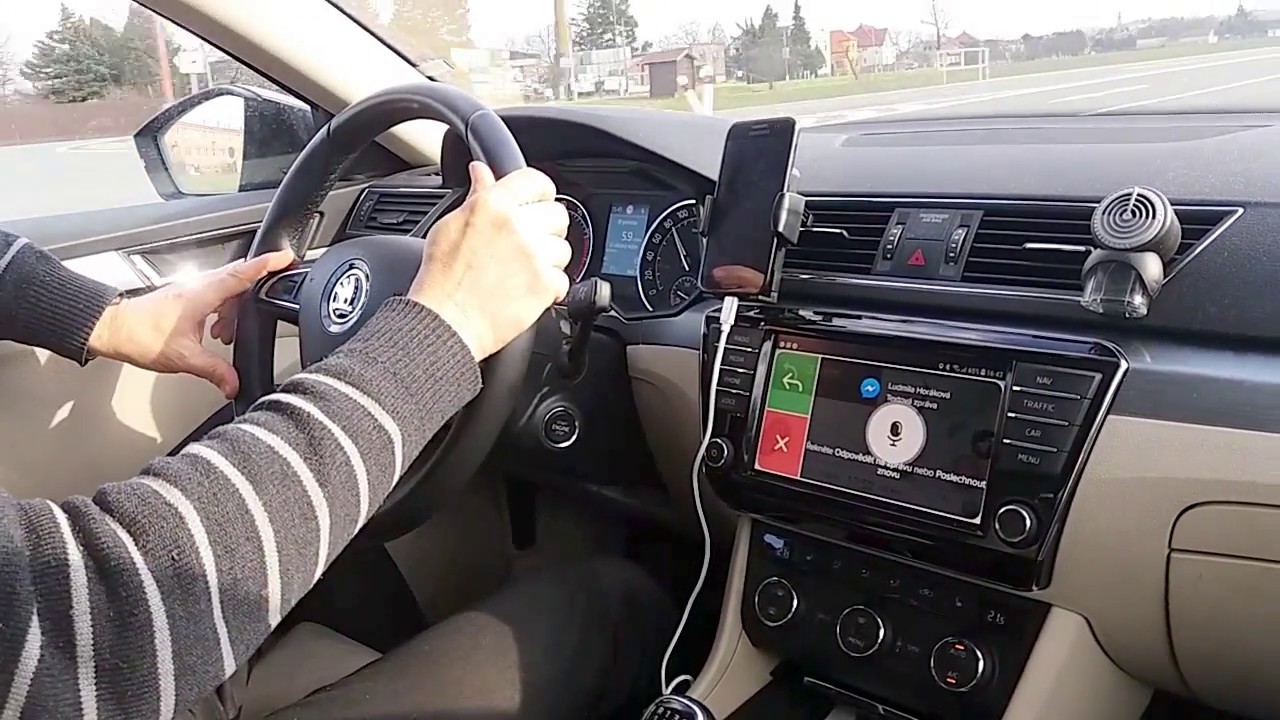 Voice control and communication with MirrorLink. Phone and vehicle ...