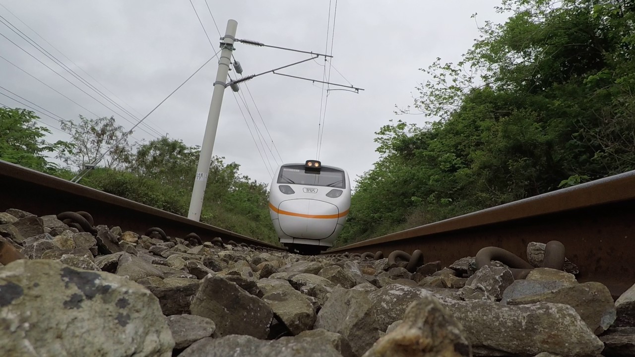 camera under Taroko Express Train - YouTube