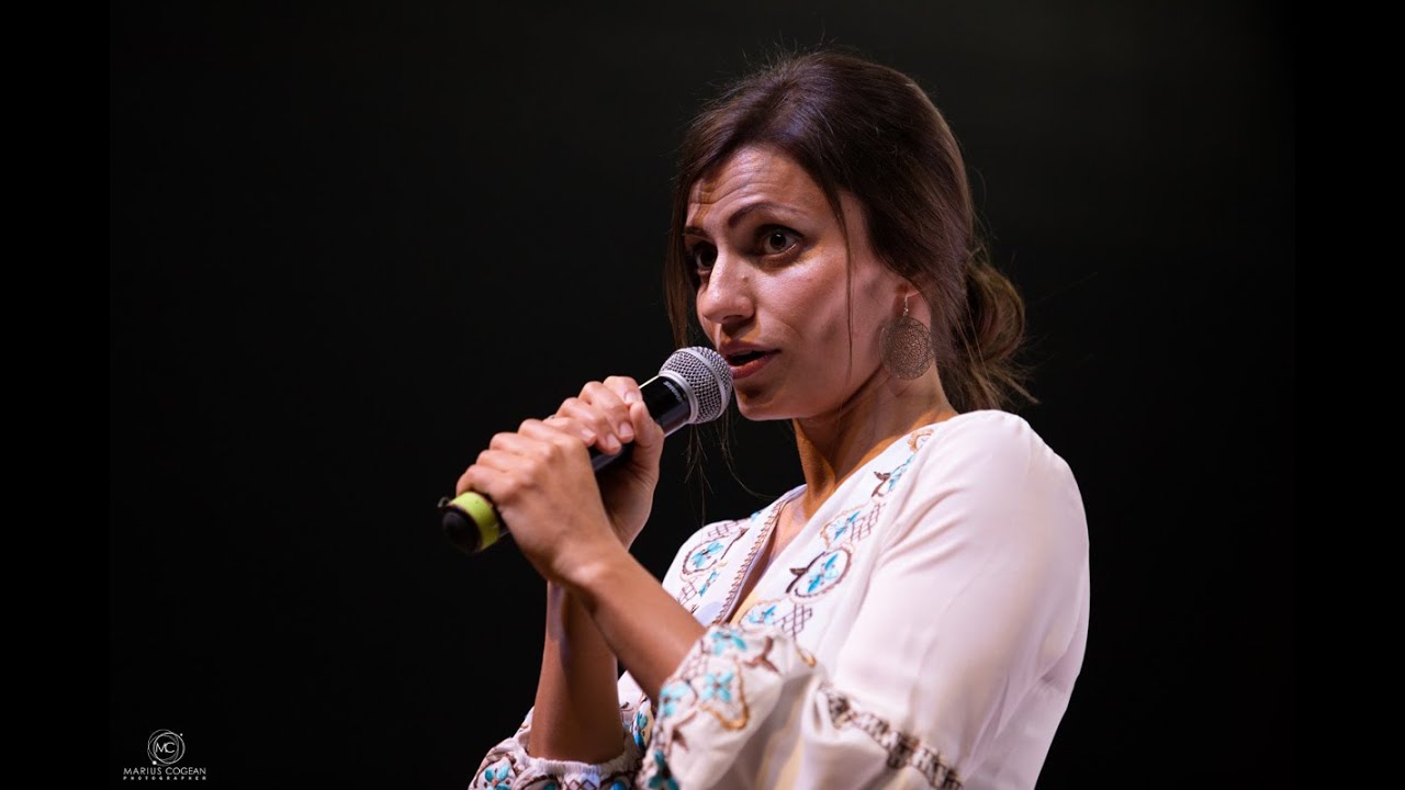 Alexandra Fits - L'Accordeoniste - YouTube