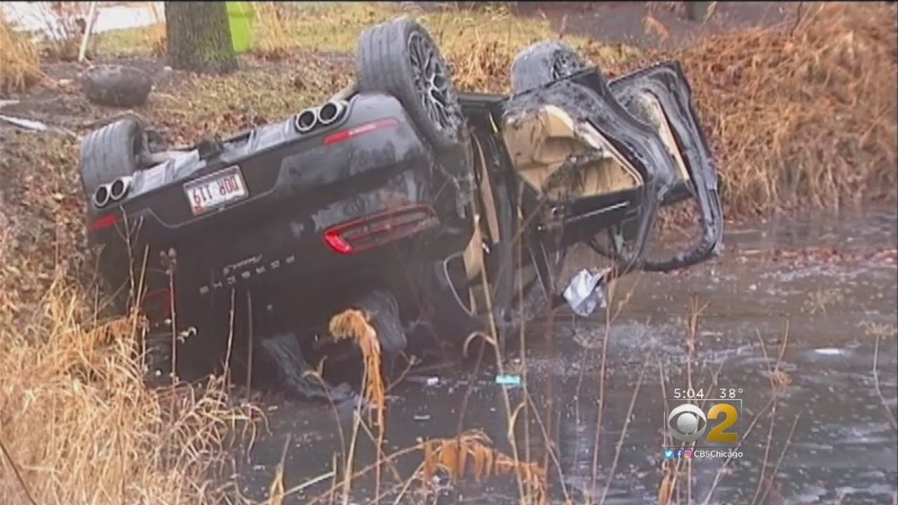 4 People Escape Porsche Submerged In Deerfield Pond - YouTube