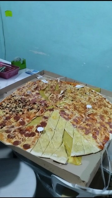 Goliath Pizza #bohol #travel #pizza #shorts - YouTube
