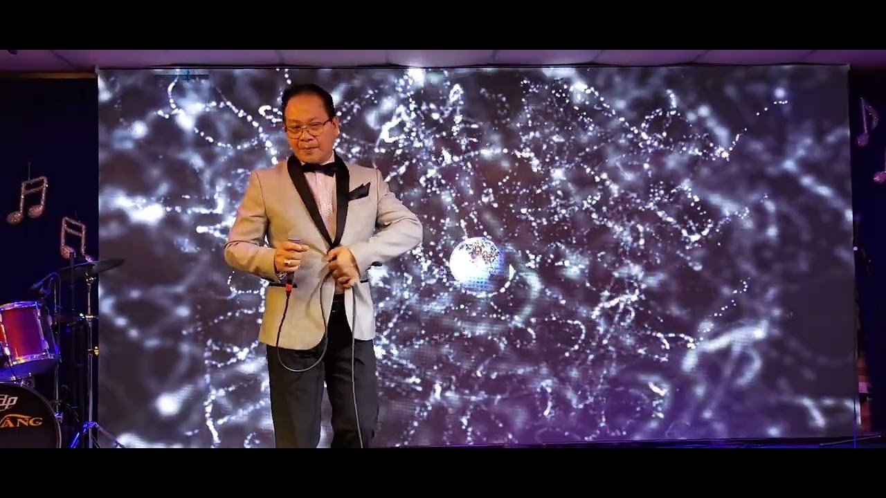 Tháng 6 Trời Mưa ☔☔☔ , tiếng hát Raymond Phan ️🎼🎶🎤 - YouTube