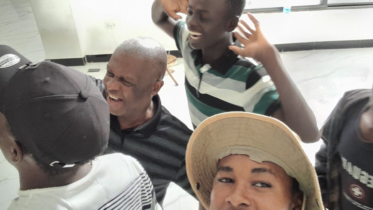 JAMAICAN UNCLE FIGHT BY VILLAGE BOYS !!!😱 - YouTube