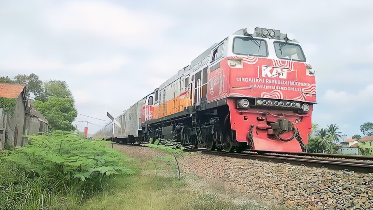 KERETA API RED FERRARI F1 | A JUST TRAIN VIDEO, JAVA RAILFANING - train ...