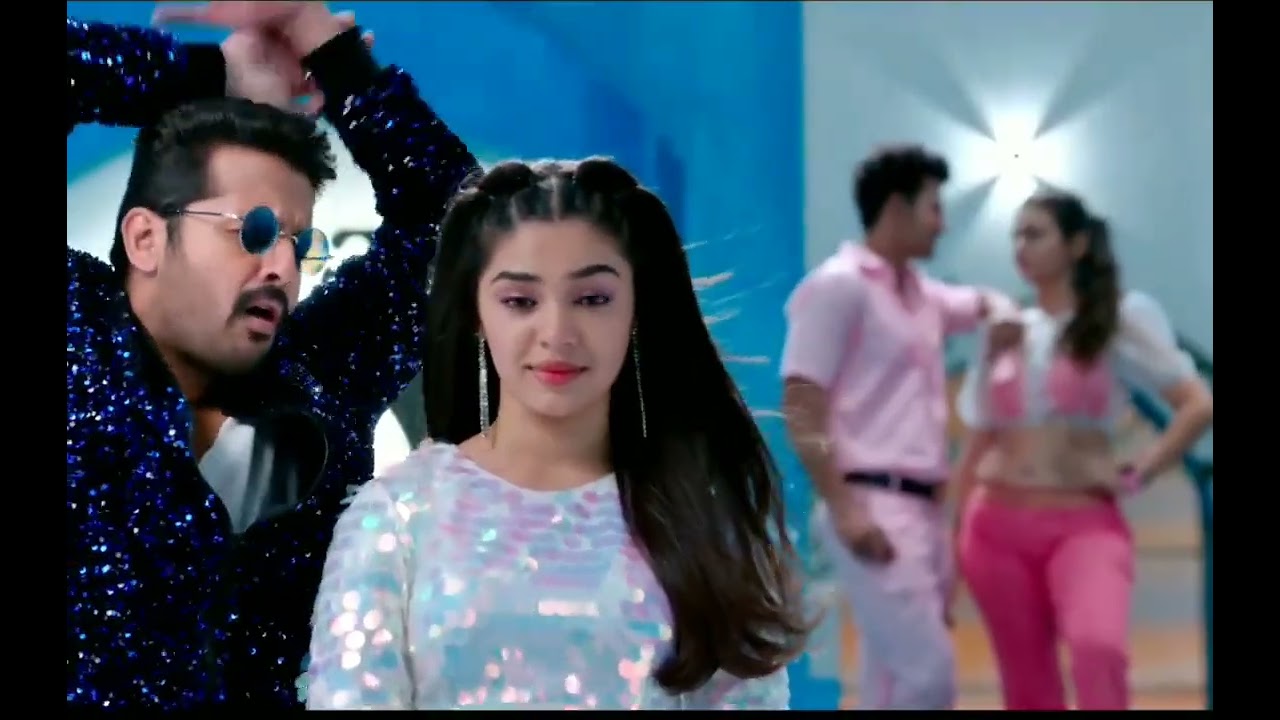 Beautiful Actress Kirti Shetty Navel Show - YouTube