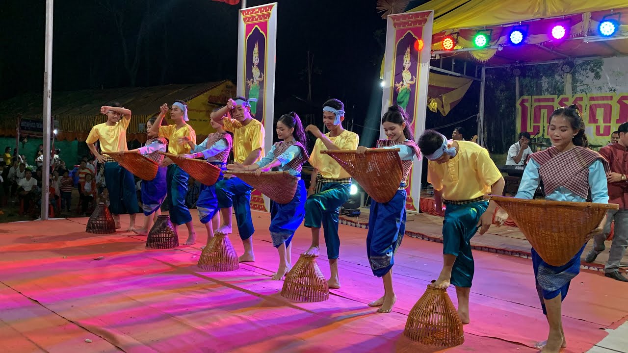 Robam khmer trà vinh bieu dien ngay le sima chùa somrongek - YouTube