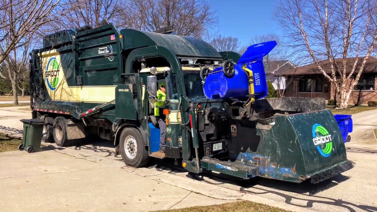 Groot Industries 2610 & 2614: Speedy Curotto Can Garbage Trucks! - YouTube