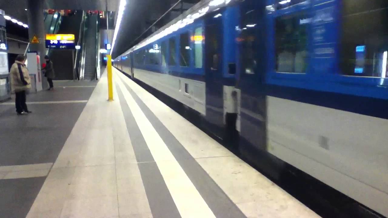 Abfahrt des EC 379 in Berlin Hauptbahnhof - YouTube