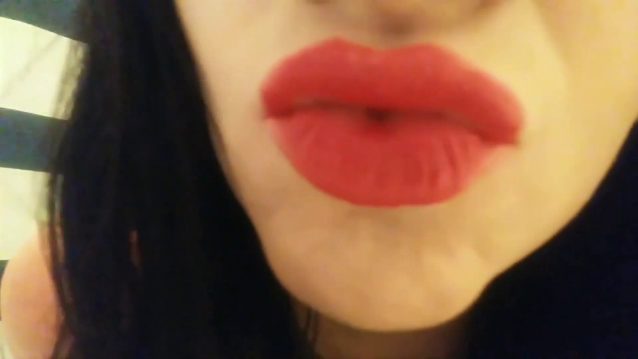 ASMR Girlfriend Kisses and Showing off Bras - YouTube