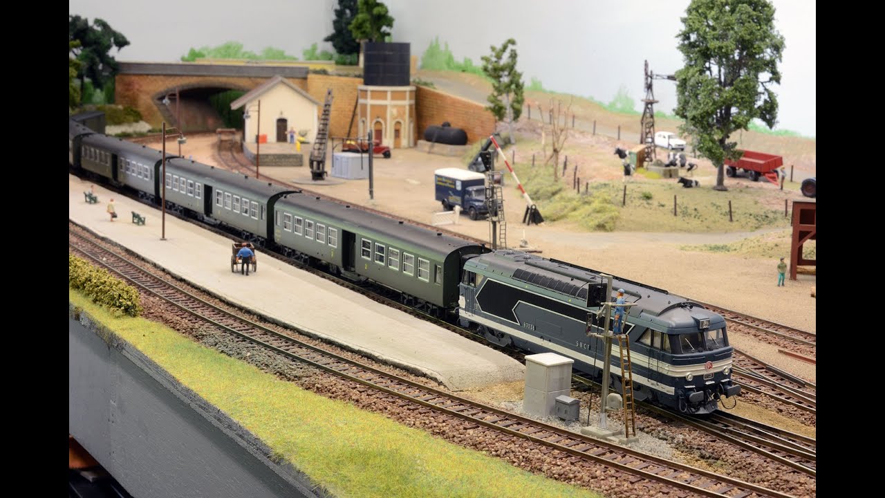 BB 67000 REE et rame Bruhat ROCO - YouTube