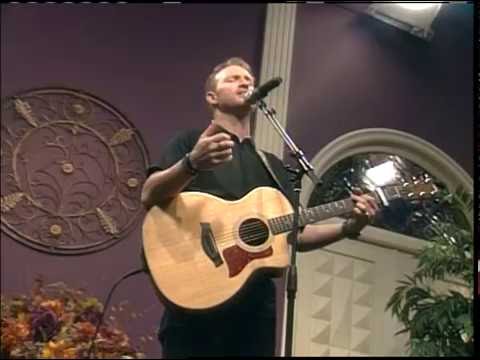 Adam Ranney sings, "Jesus At the Center." - YouTube