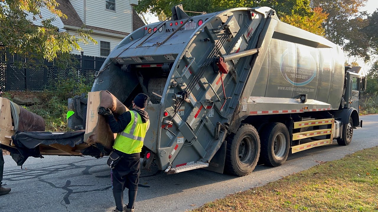 EZ Disposal Garbage Truck Packing Bulk And Bags - YouTube