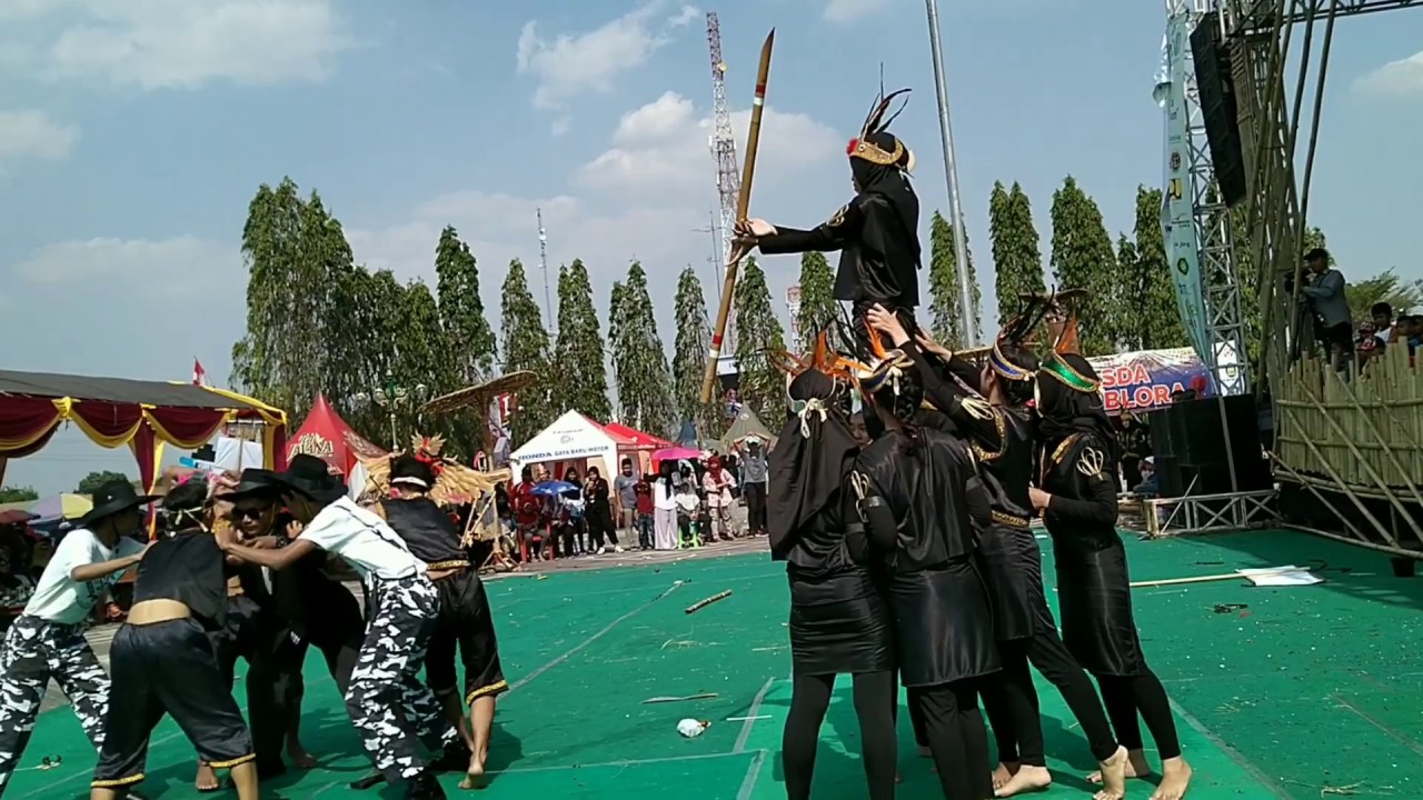 Seni Drama dan Tari (sendratari) ”Bambu Runcing Indonesia ku ” - YouTube