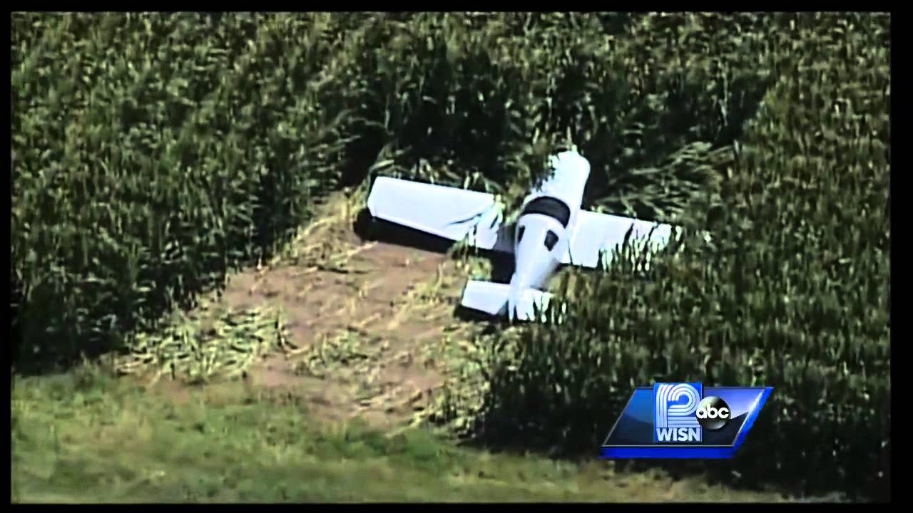 Plane makes corn field landing near West Bend - YouTube