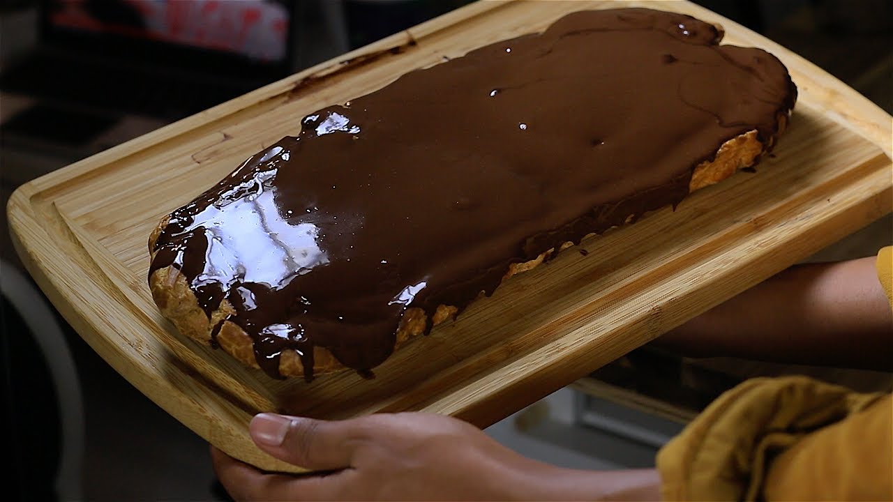 i made a GIANT chocolate eclair :( - YouTube