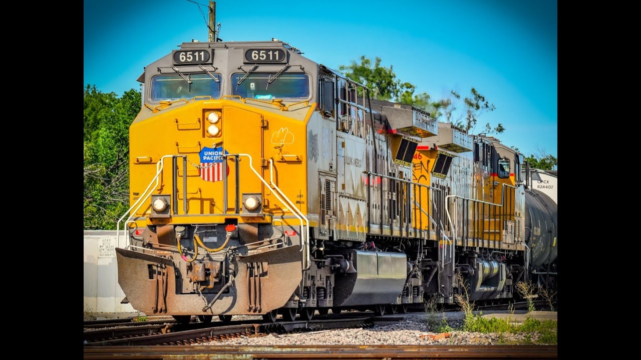 UP 6511 Repainted/Rebuilt GE C44ACM Leads a 2x1 Train! (Tower 26) - YouTube