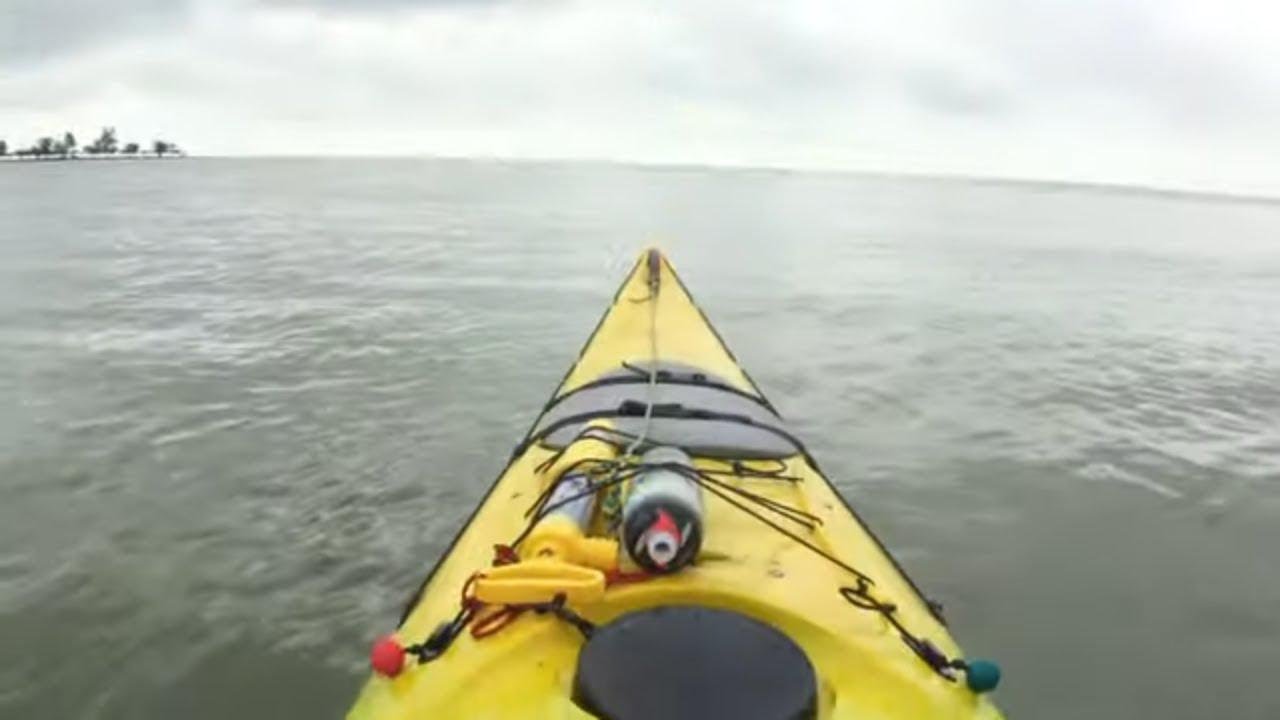 Kayak de mer dans le détroit de Malaka jusqu'à l'île de Karimun ...