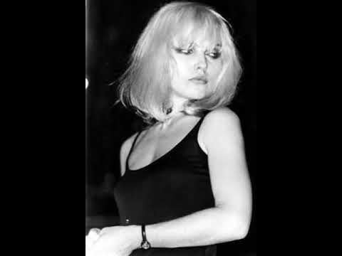Blondie - Femme Fatale ( Live at CBGB, 1975 ) - YouTube