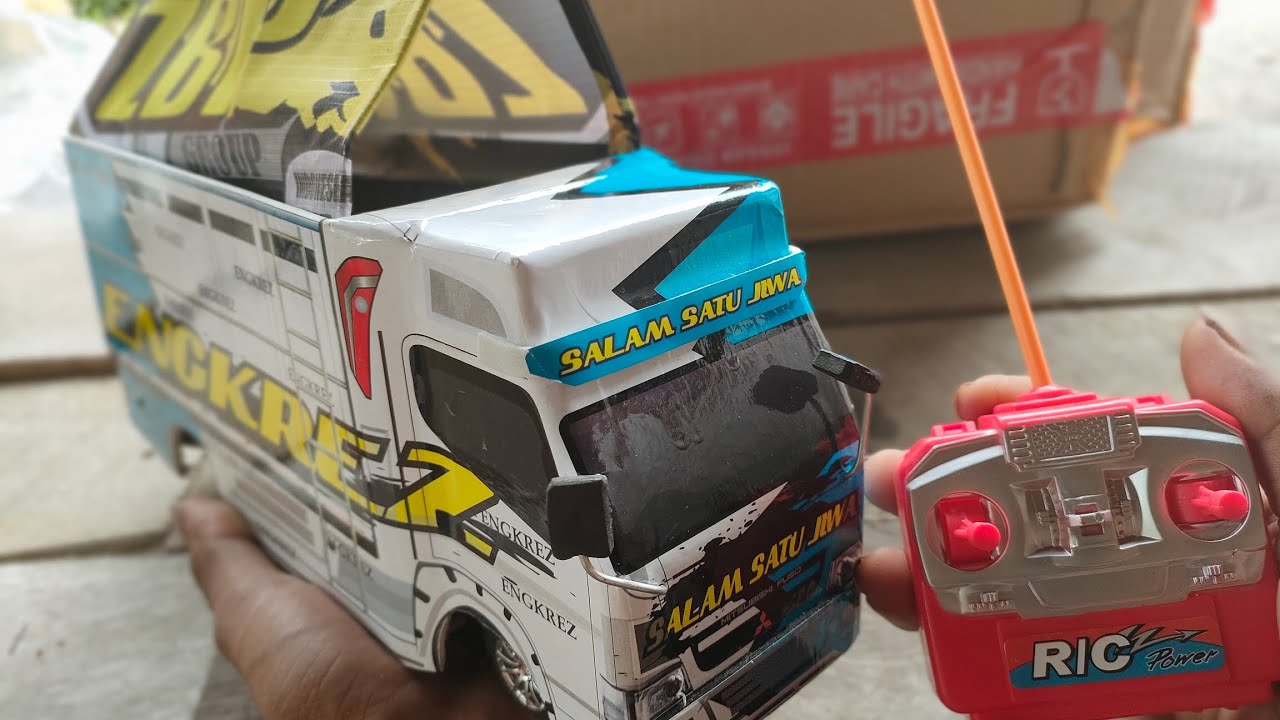 Unboxing dan Review Mobil Truck Oleng RC - YouTube