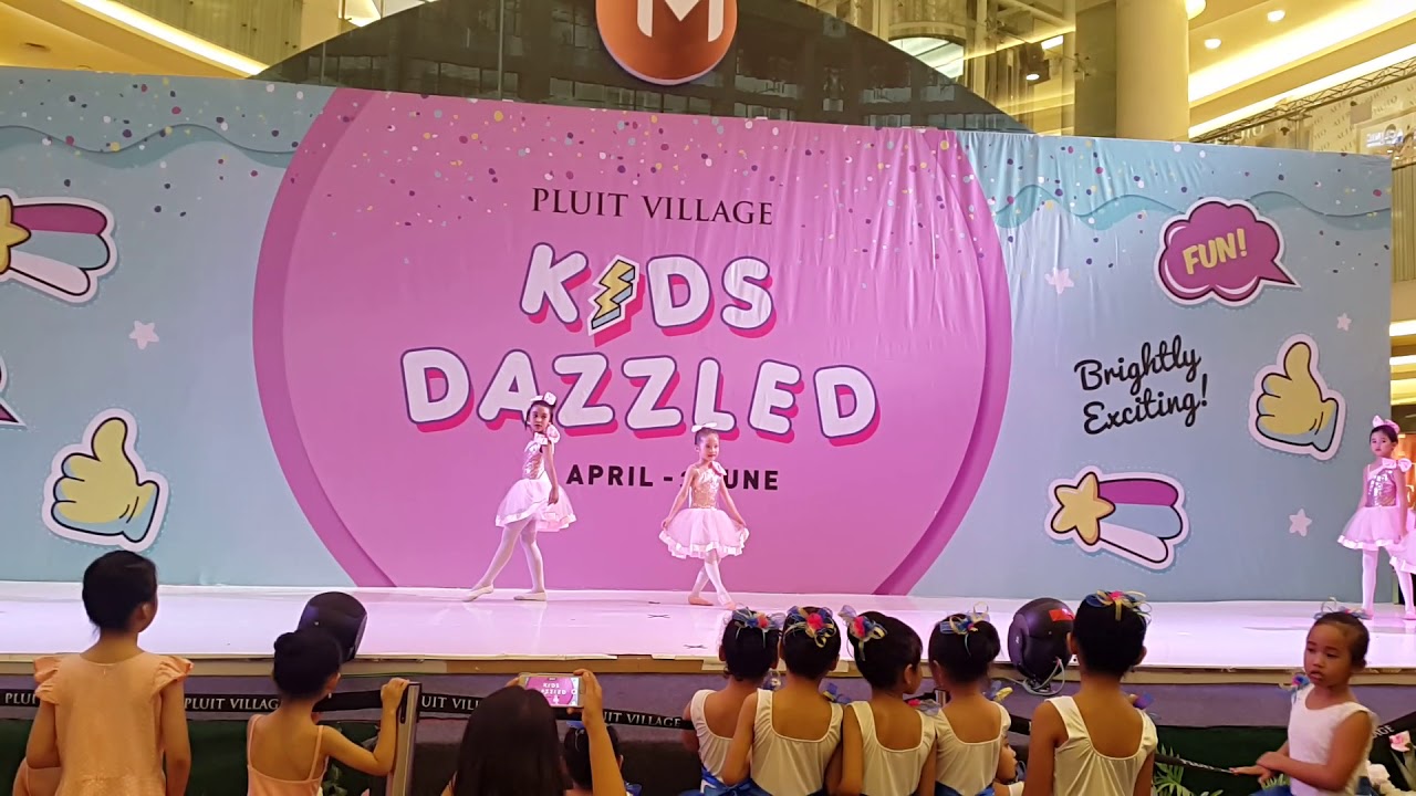 Marzipan Dance Balanchines the Nutracker - YouTube