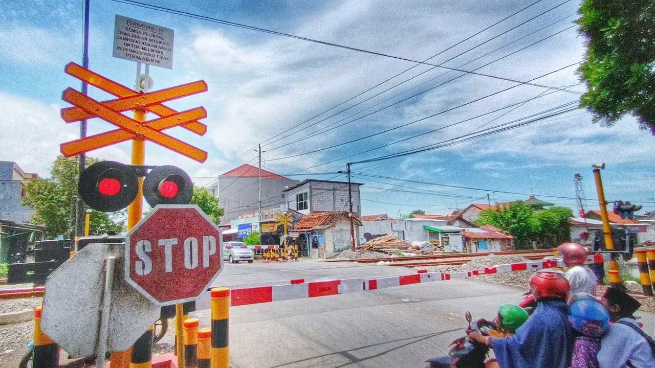 LAMPU FLASHER HAZARD DAN PALANG PENDEK Perlintasan Kereta Api 4 Palang ...