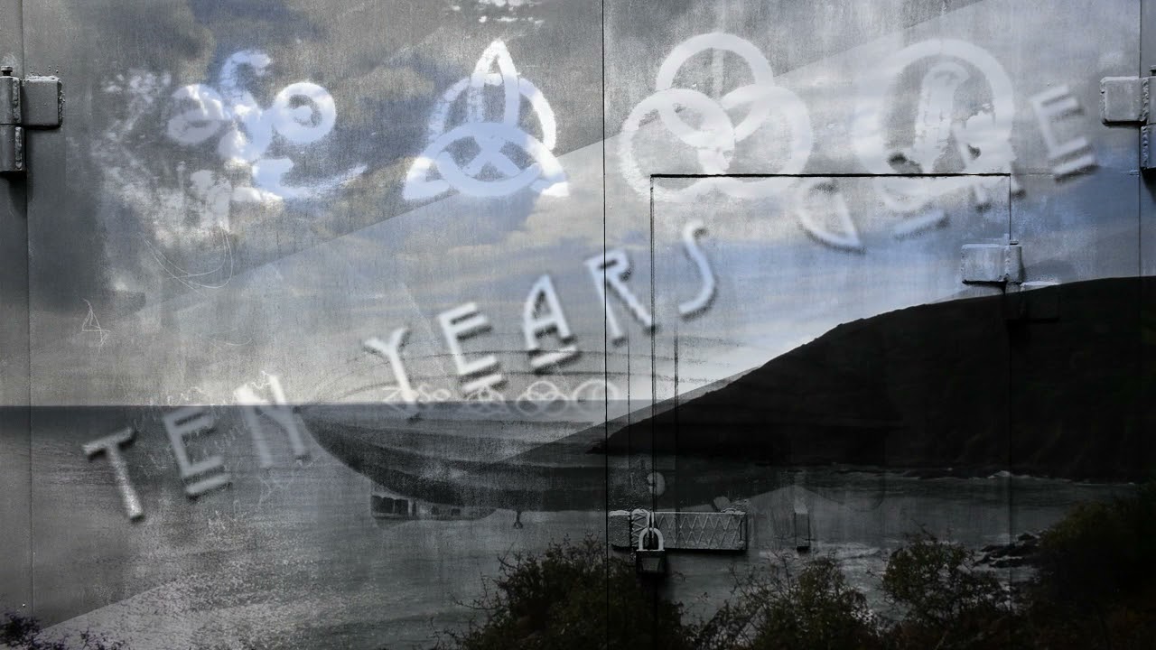 Led Zeppelin live - First & Last - Ten Years Gone - YouTube