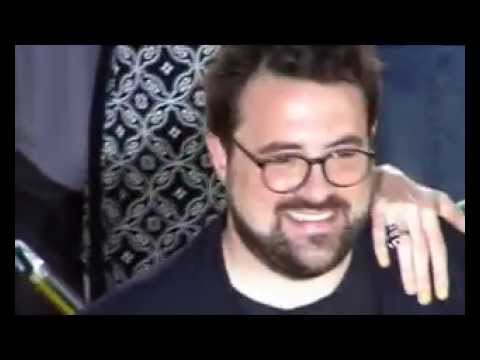 KEVIN SMITH AT THE LOS ANGELES PREMIERE OF"THE SIMPSONS MOVIE" - YouTube