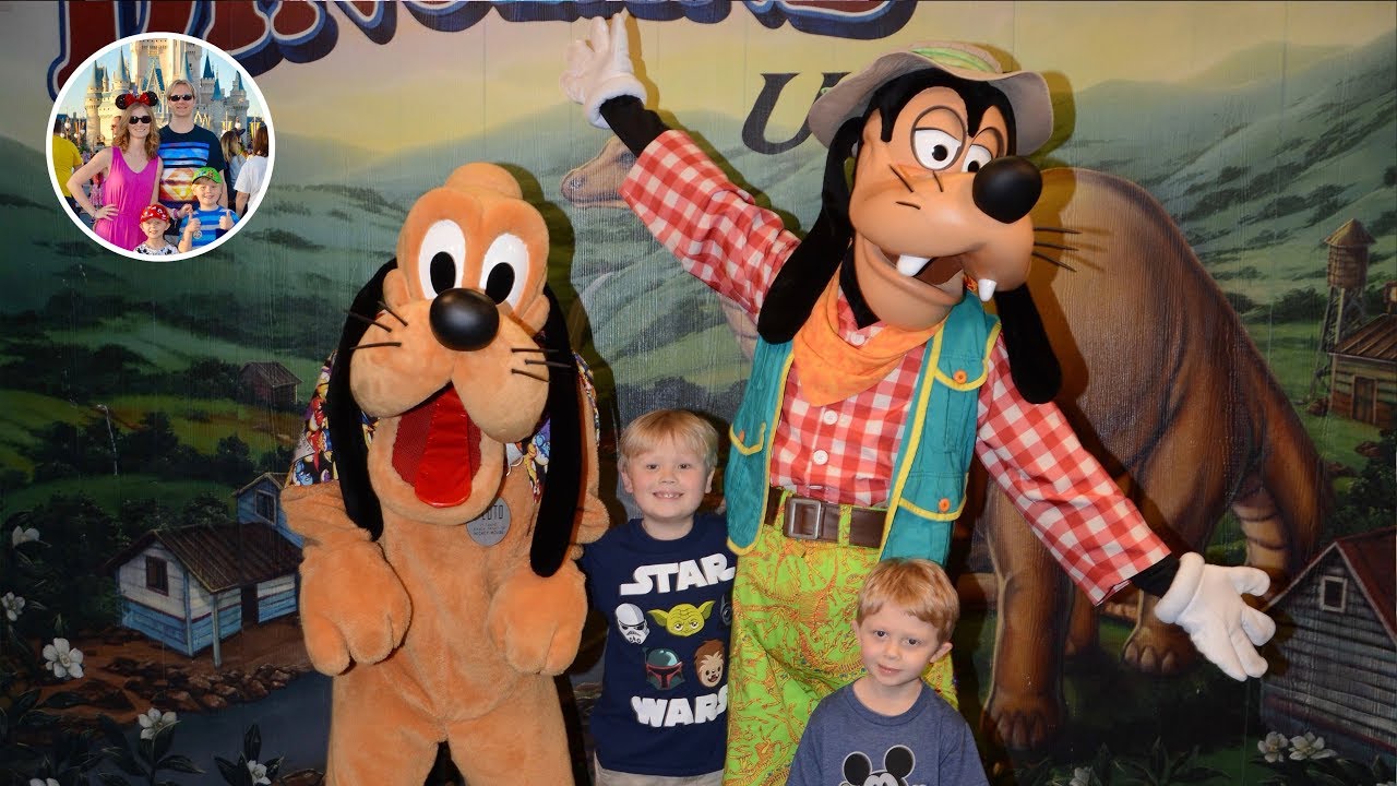 Meeting Goofy and Pluto at Animal Kingdom Dinoland USA - WALT DISNEY ...