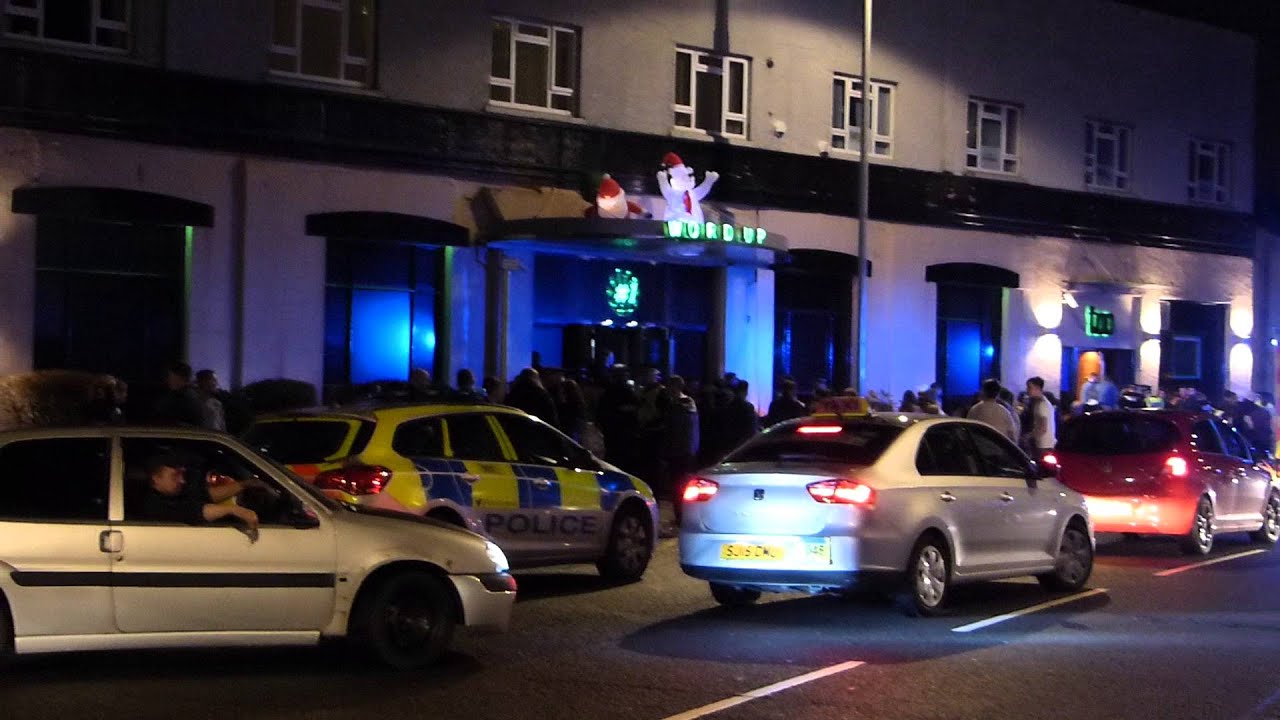 Greenock nightclub police incident - YouTube