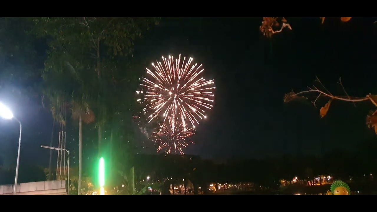 ดอกไม้ไฟ หลานน้อยเห็นครั้งแรกEP73 The grandchildren were delighted to ...