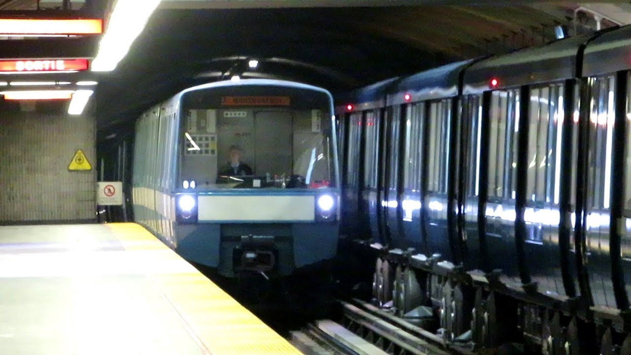 le dimanche le 4 mars 2018 Sortie du métro de Montréal STM ligne 2 ...