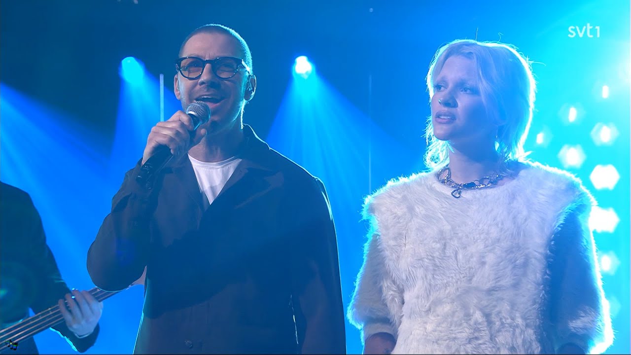 Tove Styrke & Linus Wahlgren - Life On Mars / Heroes (Lazarus) | Live ...