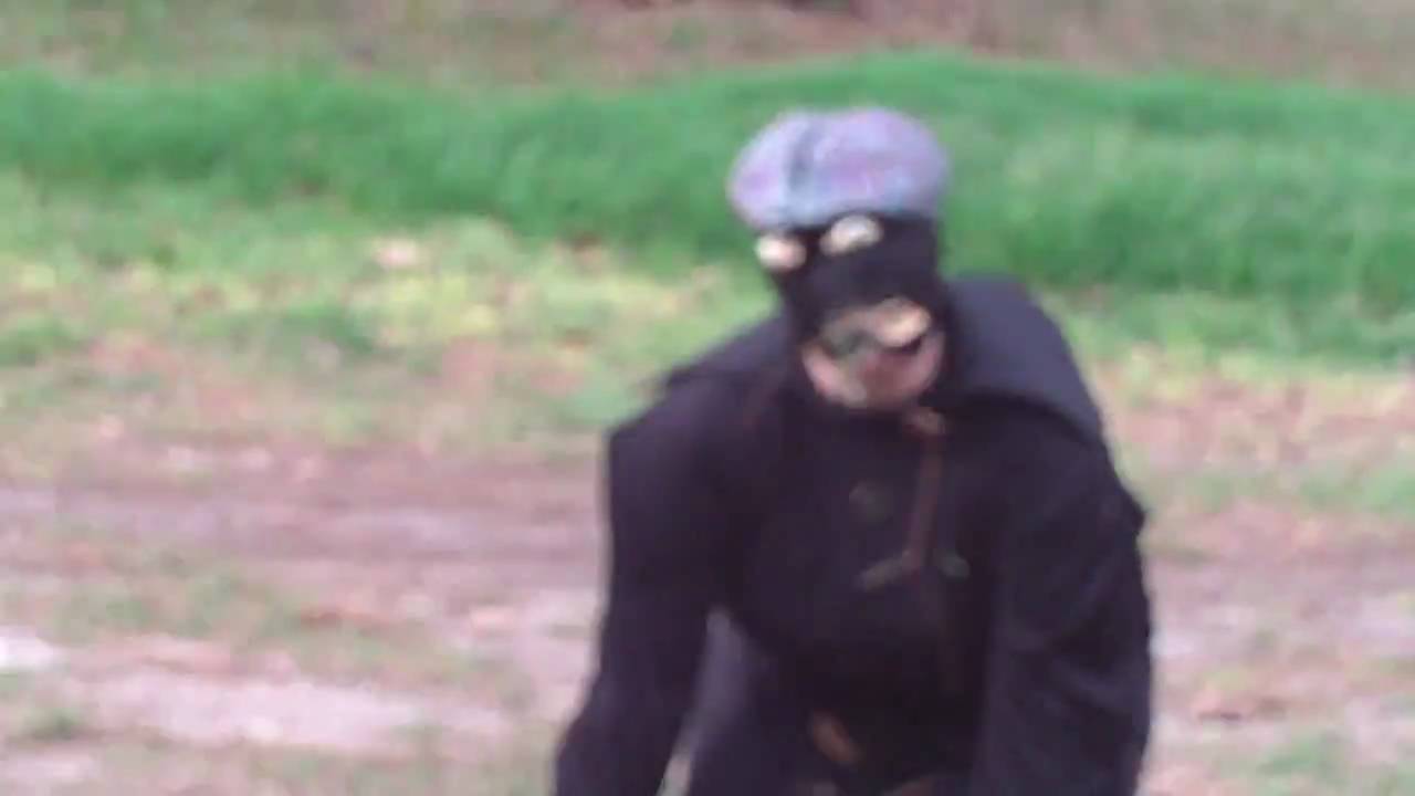 A ALIEN EATING GRASS!!! - YouTube