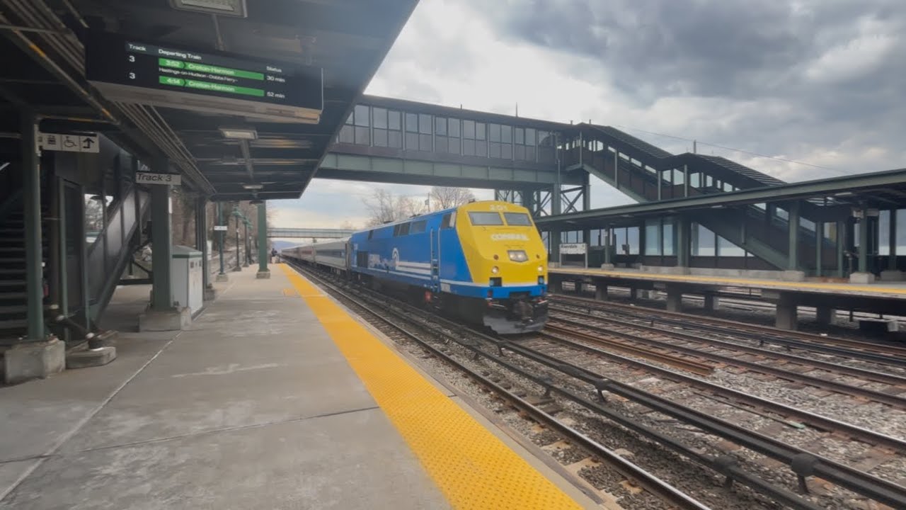 Metro-North P32AC-DM #201 Conrail Heritage Unit passing Riverdale ...